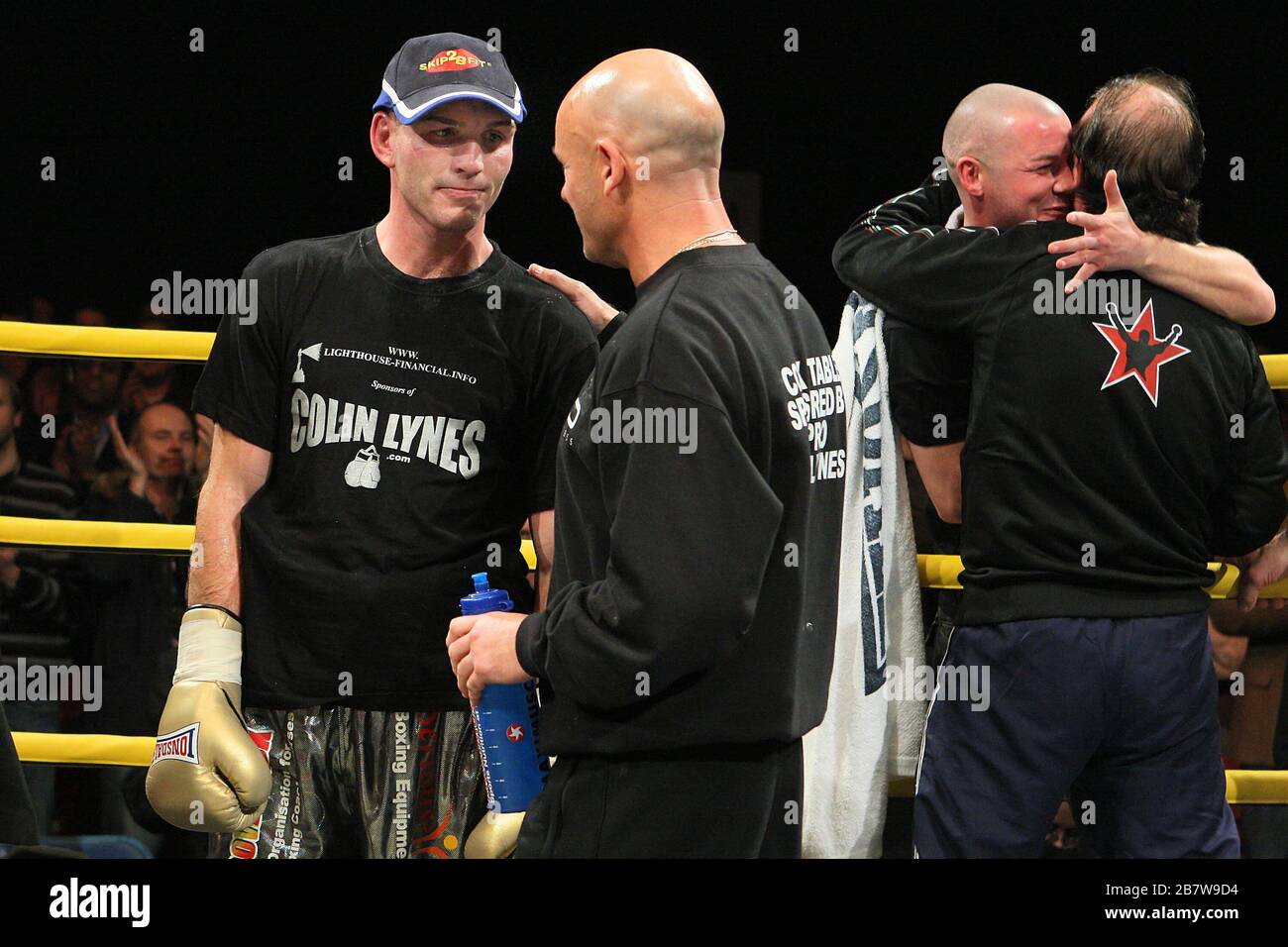 Gavin Rees (red shorts) defeats Colin Lynes in the Final of ...