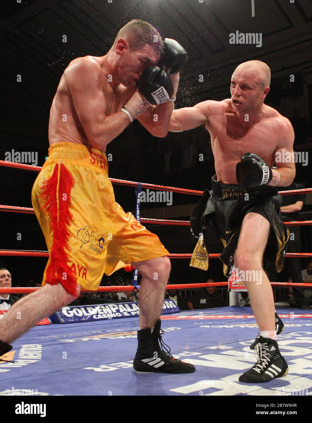 Jon Thaxton (Norwich, black shorts) defeated Dave Stewart (Wanstead/Ayr ...