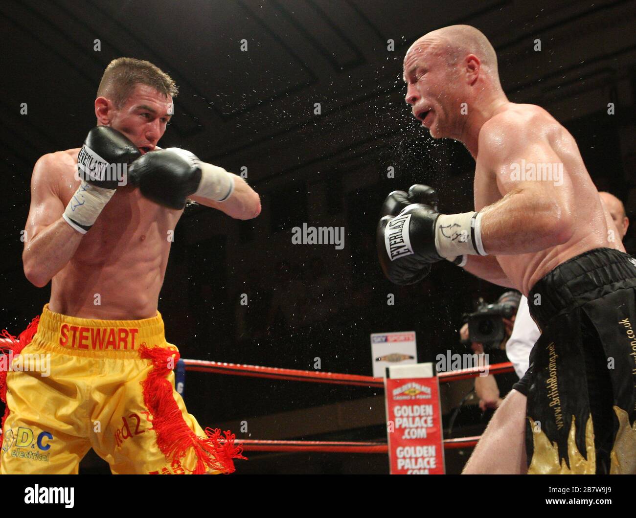 Jon Thaxton (Norwich, black shorts) defeated Dave Stewart (Wanstead/Ayr ...