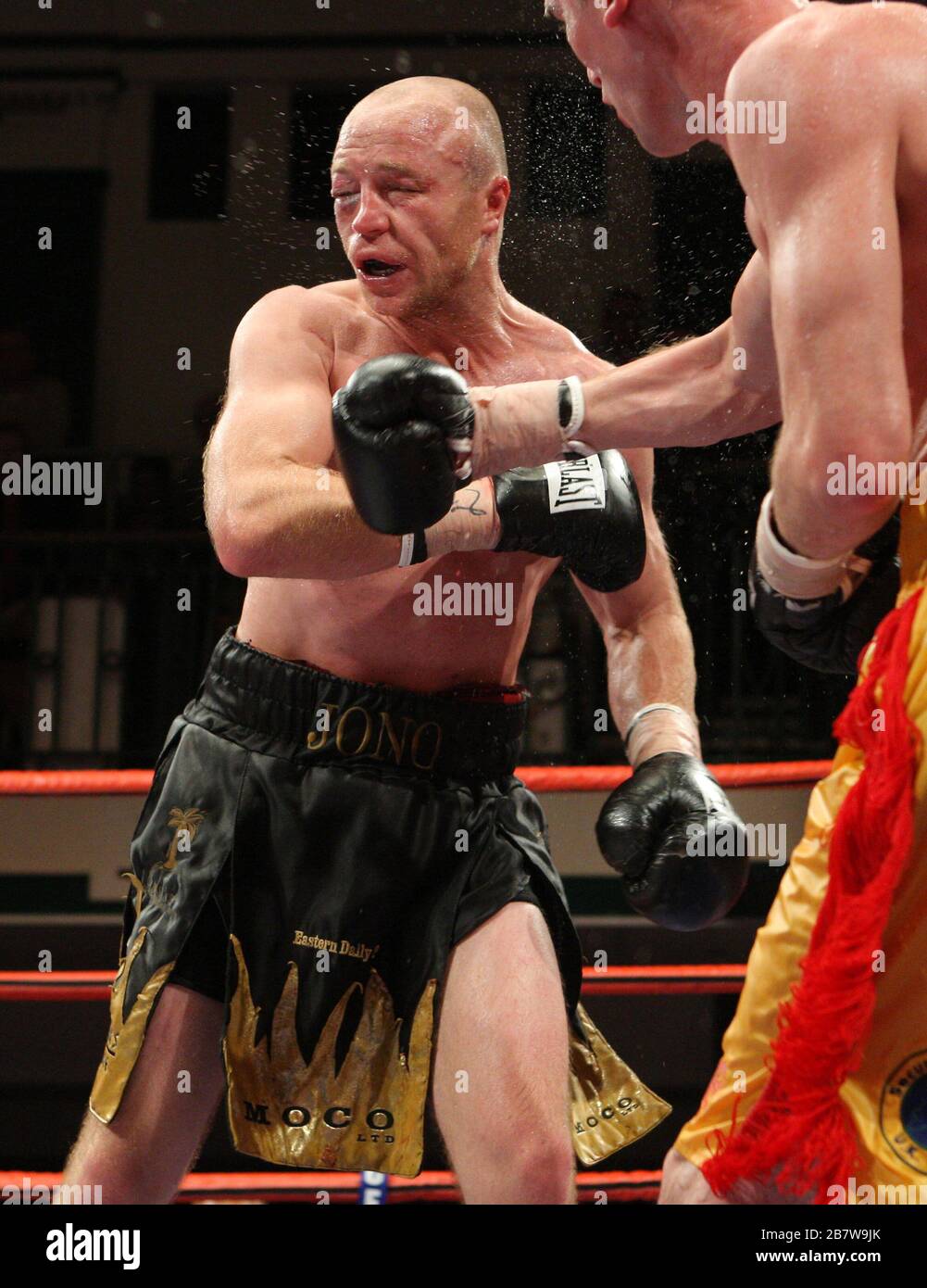 Jon Thaxton (Norwich, black shorts) defeated Dave Stewart (Wanstead/Ayr ...