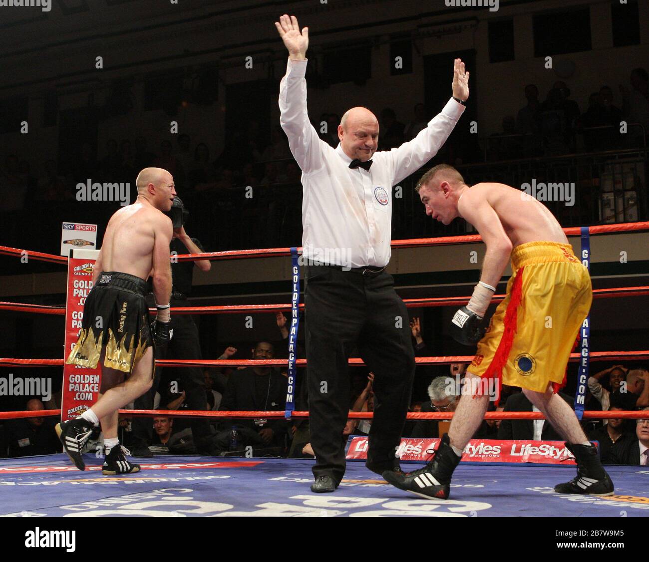 Jon Thaxton (Norwich, black shorts) defeated Dave Stewart (Wanstead/Ayr ...