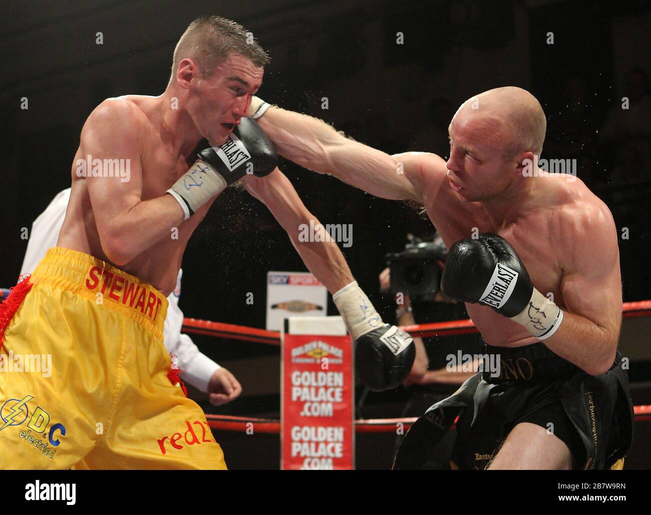 Jon Thaxton (Norwich, black shorts) defeated Dave Stewart (Wanstead/Ayr ...