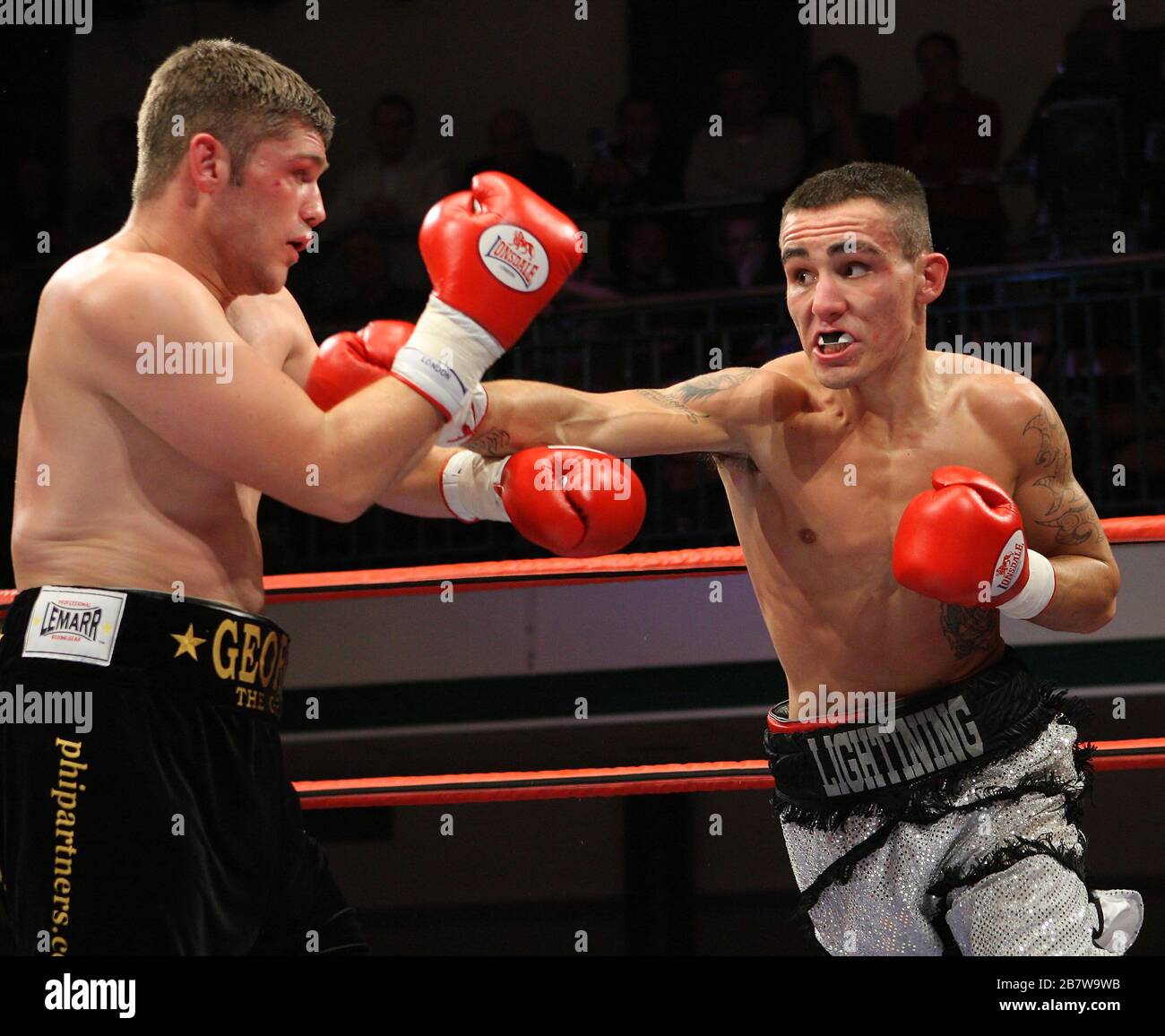 George Hillyard (Canning Town, black shorts) defeated Lee Noble ...