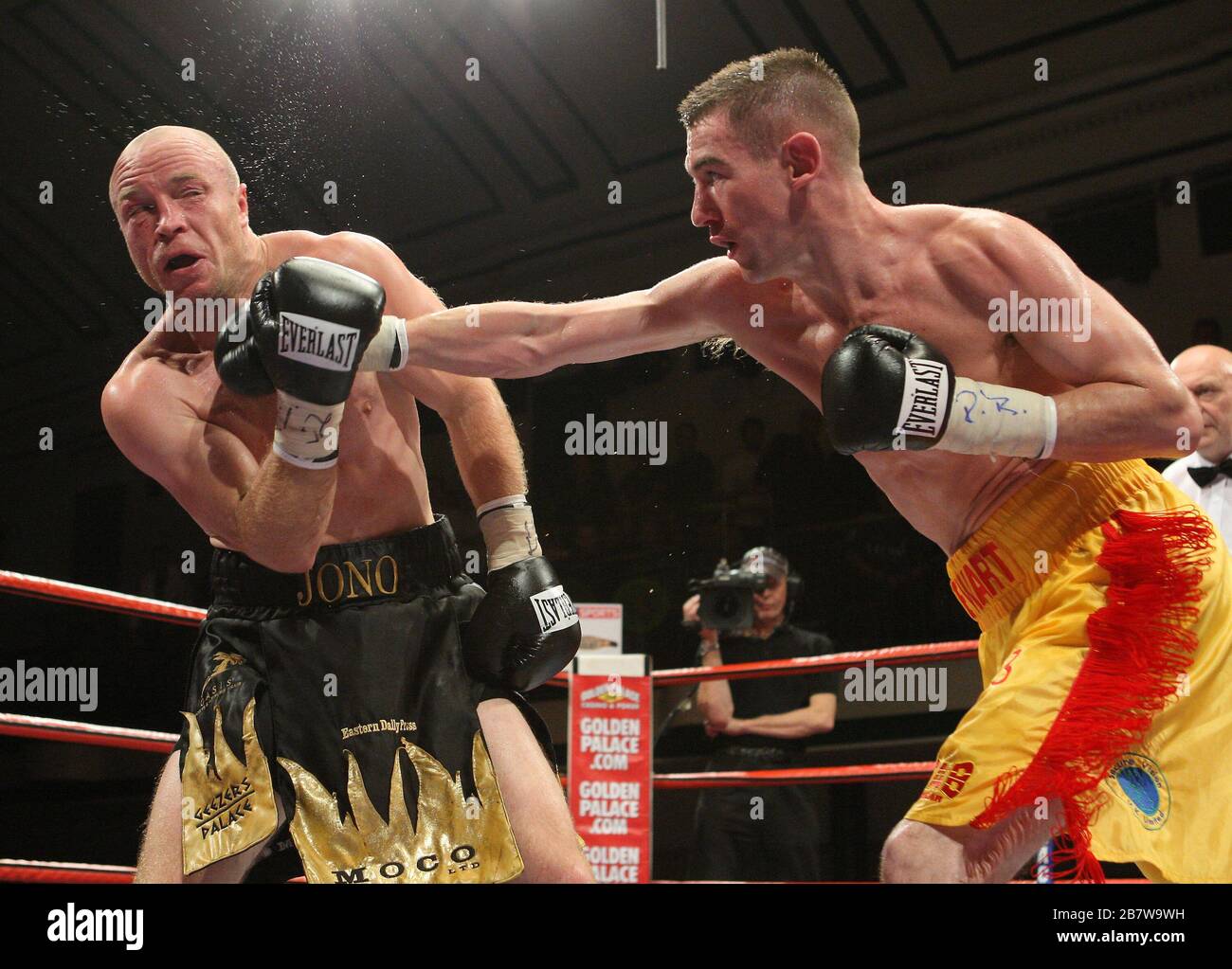 Jon Thaxton (Norwich, black shorts) defeated Dave Stewart (Wanstead/Ayr ...