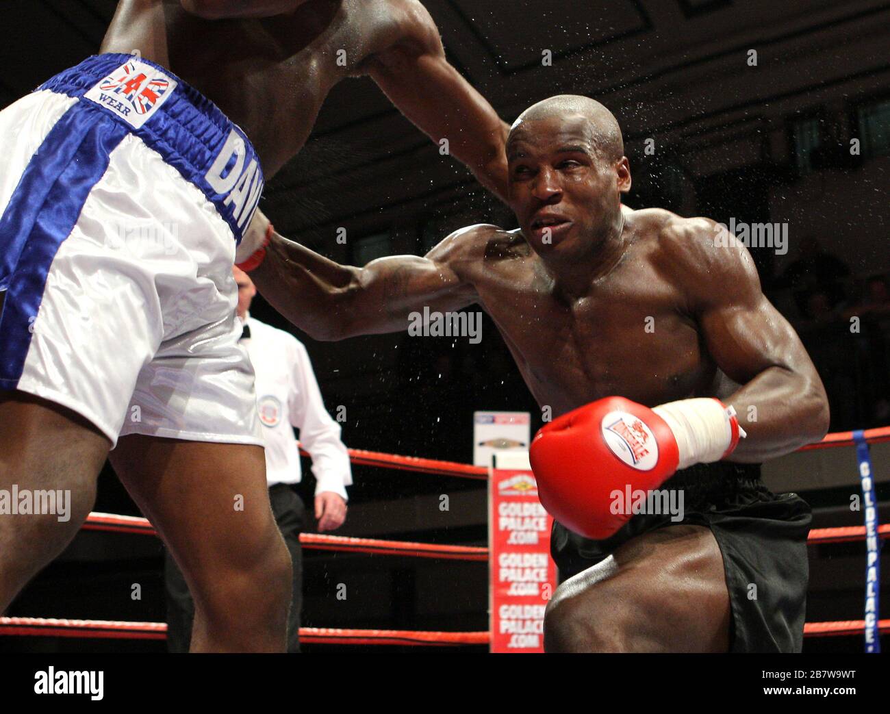 Paul David (Barnet, white shorts) defeated Andrew Lowe (Hackney, black ...