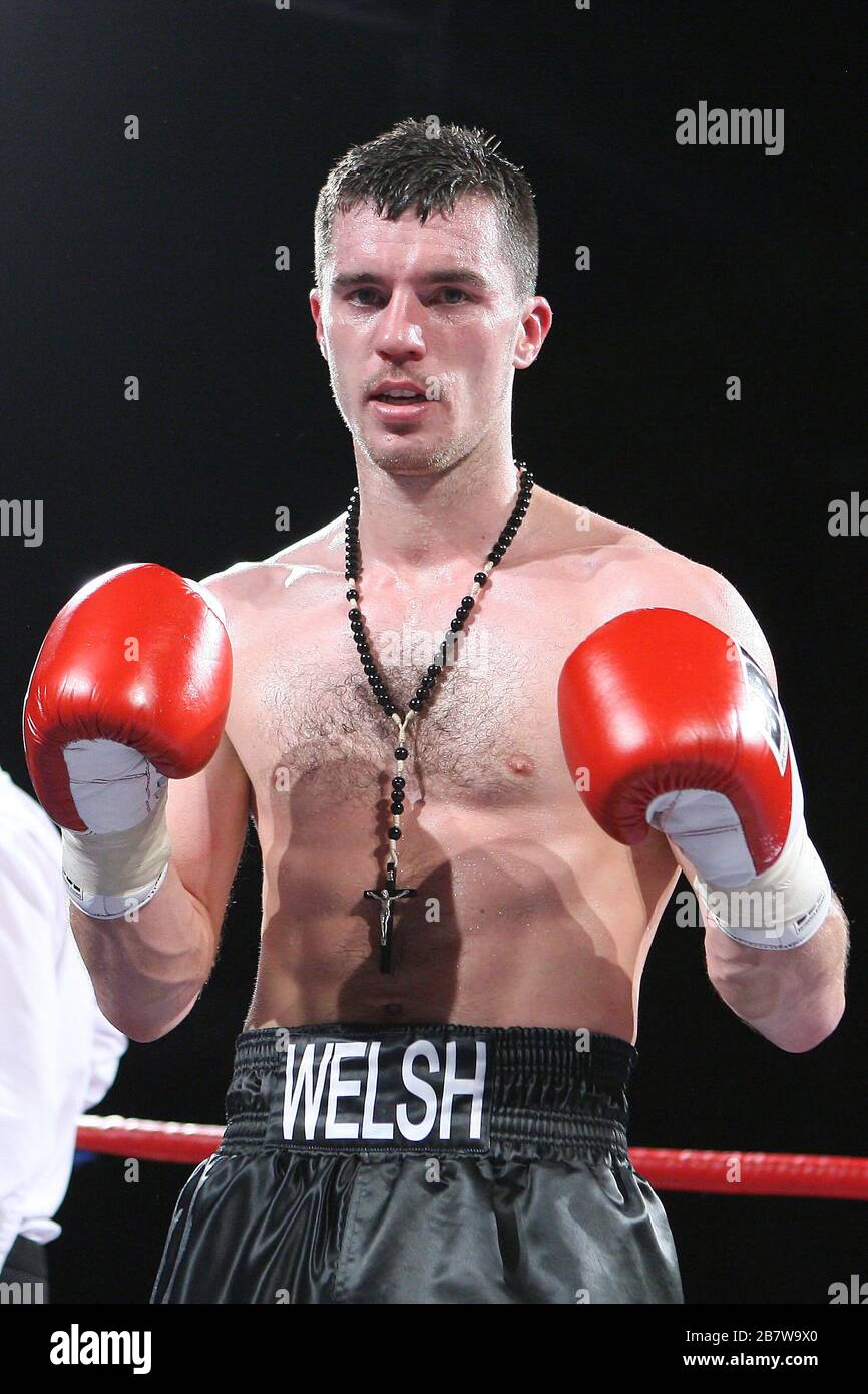 Martin Welsh (black shorts) defeats Scott Haywood in a Light ...