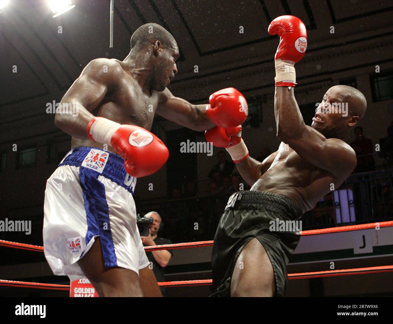 Paul David (Barnet, white shorts) defeated Andrew Lowe (Hackney, black ...