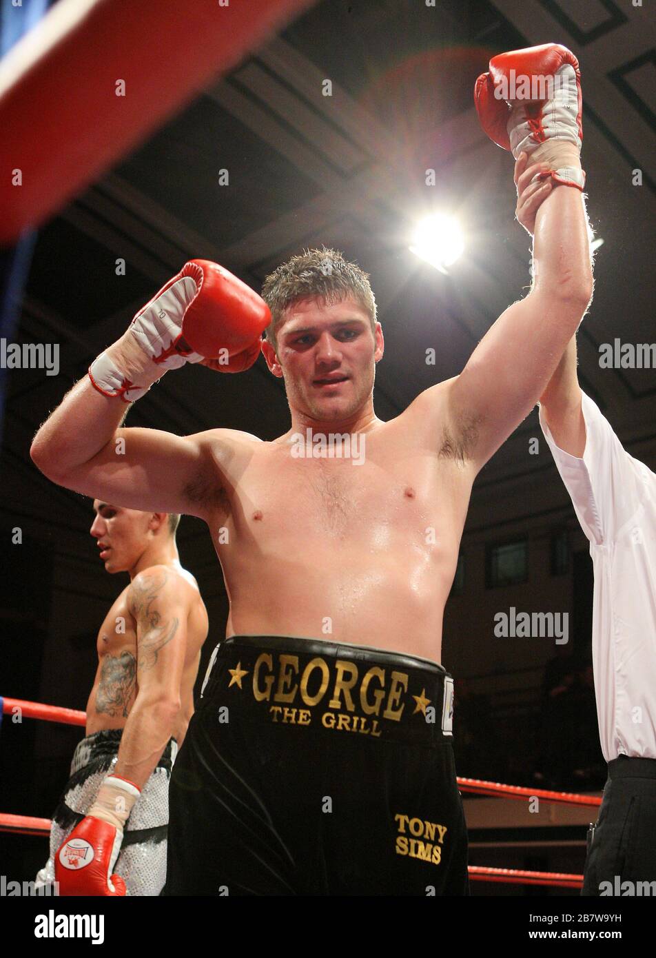 George Hillyard (Canning Town, black shorts) defeated Lee Noble ...