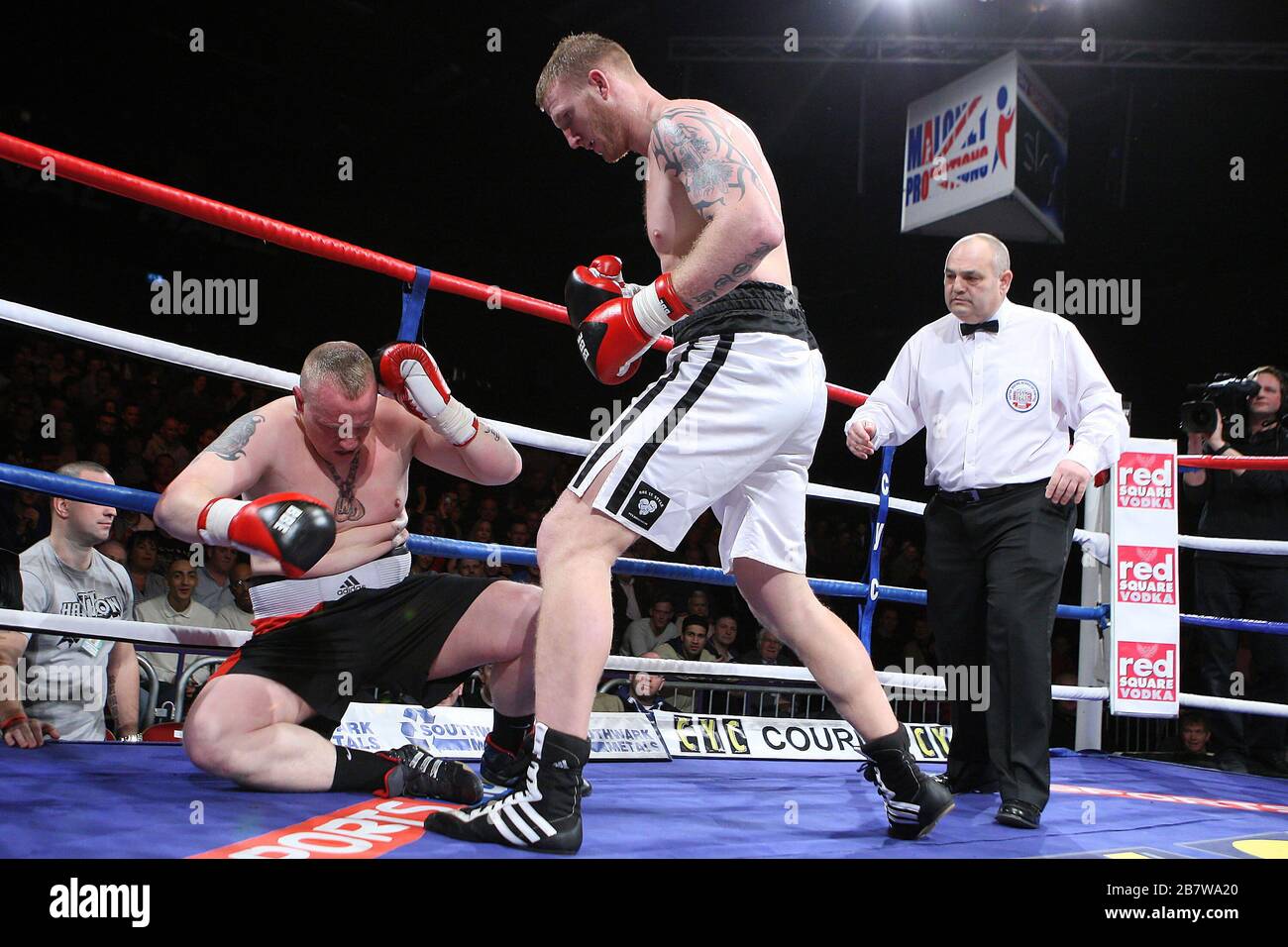 Tom Dallas (white shorts) defeats Werner Kreiskott in a Heavyweight ...