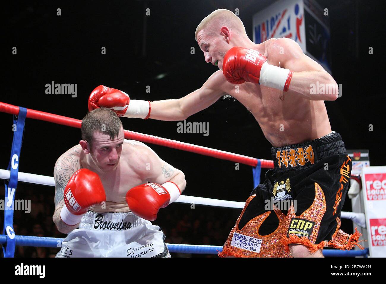 Terry Flannigan (black/orange shorts) defeats Lewis Browning in a Super ...
