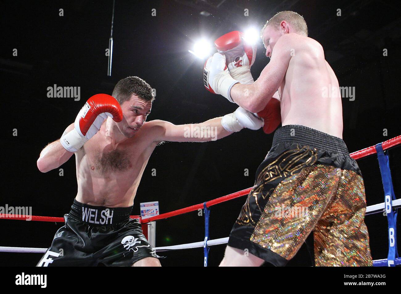 Martin Welsh (black shorts) defeats Scott Haywood in a Light ...