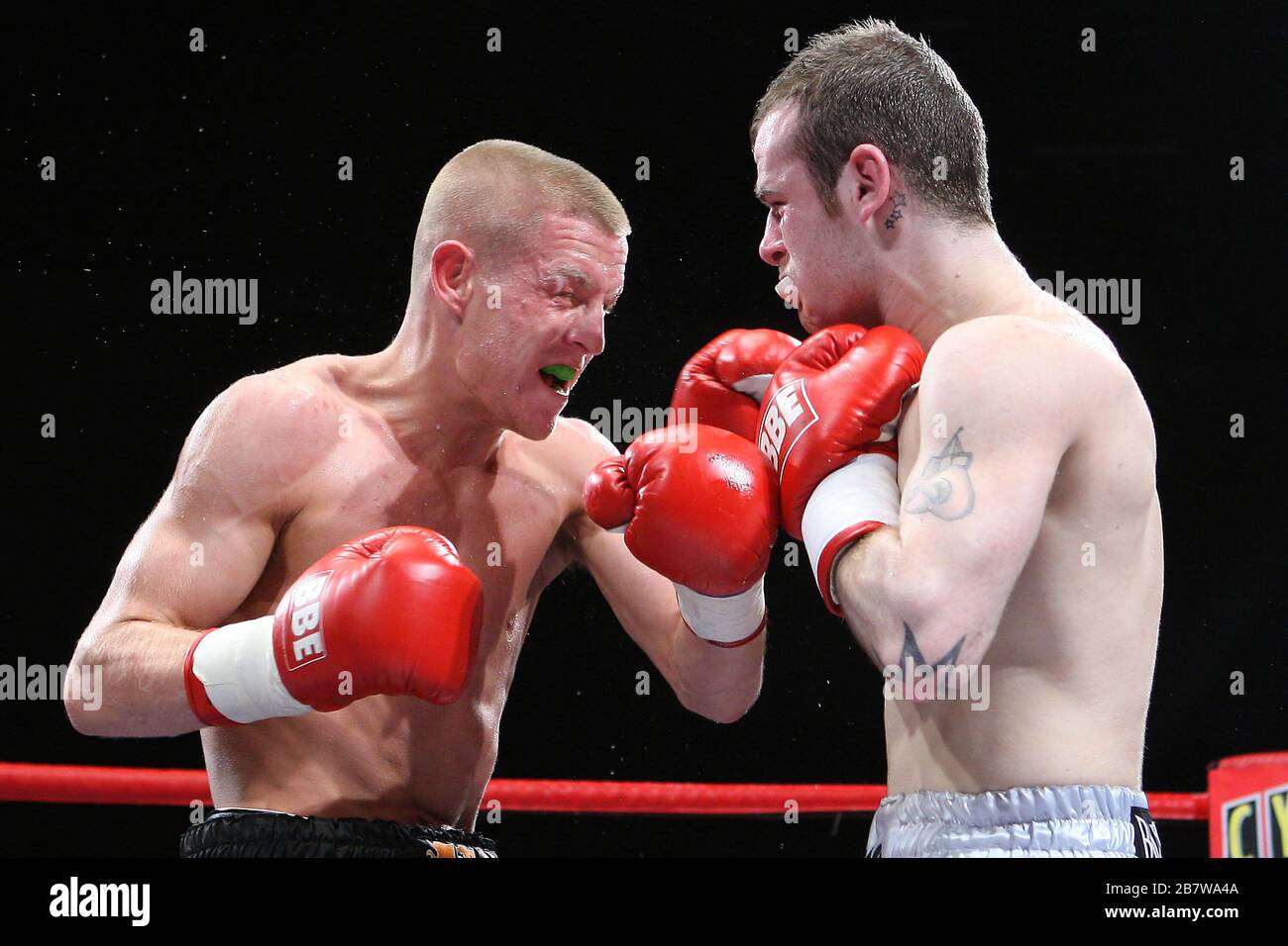 Terry Flannigan (black/orange shorts) defeats Lewis Browning in a Super ...