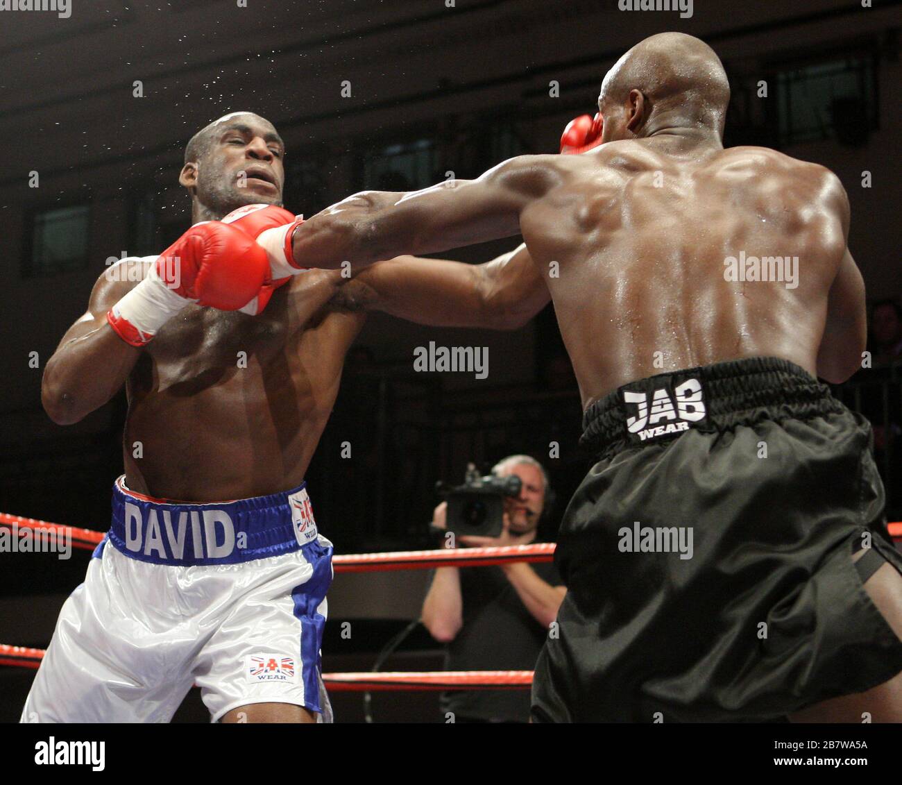 Paul David (Barnet, white shorts) defeated Andrew Lowe (Hackney, black ...