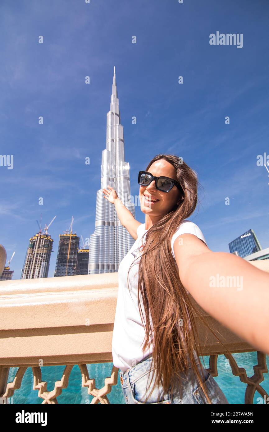 Shopping dubai girl hi-res stock photography and images - Alamy