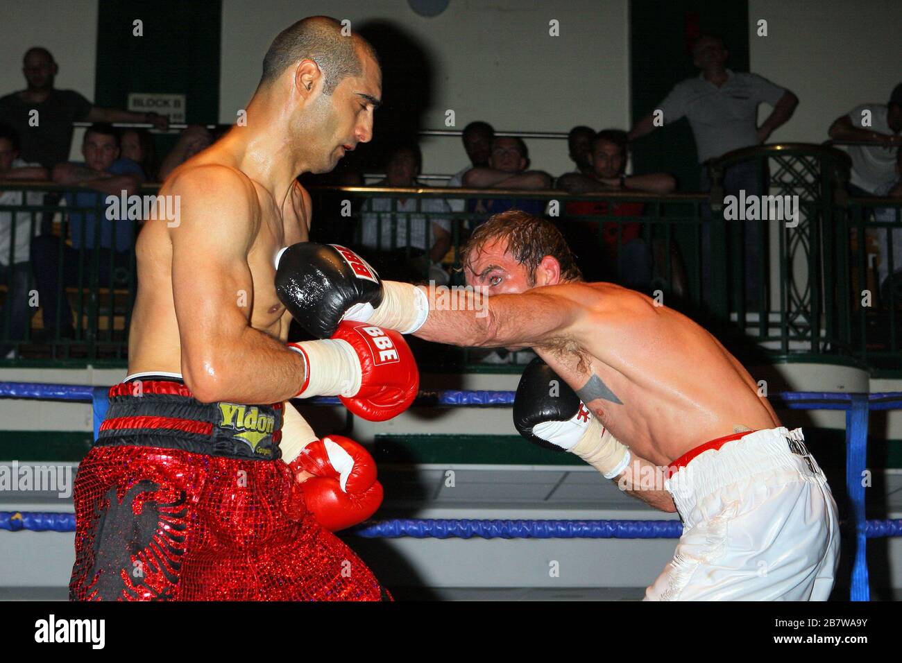 Kreshnik Qato (red shorts) defeats Matt Scriven in a Middleweight ...