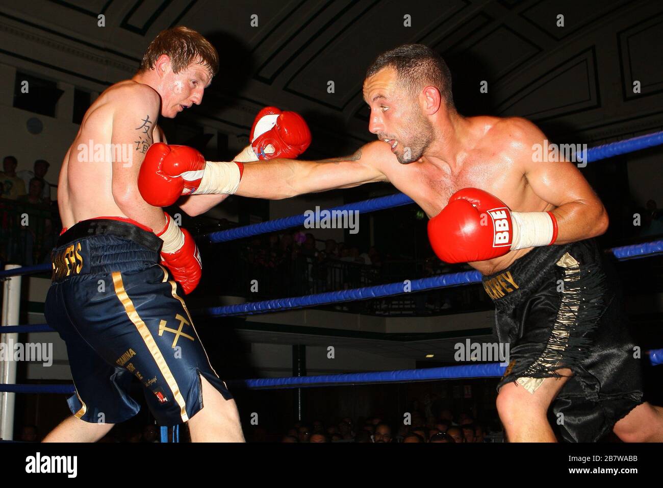 Joe Catchpole (blue/gold shorts) defeats Daniel Thorpe in a Light ...