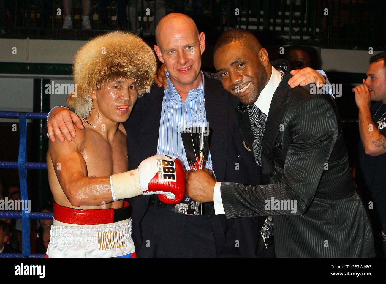 Choi Tseveenpurev (red/blue shorts) defeats Mickey Coveney in a ...