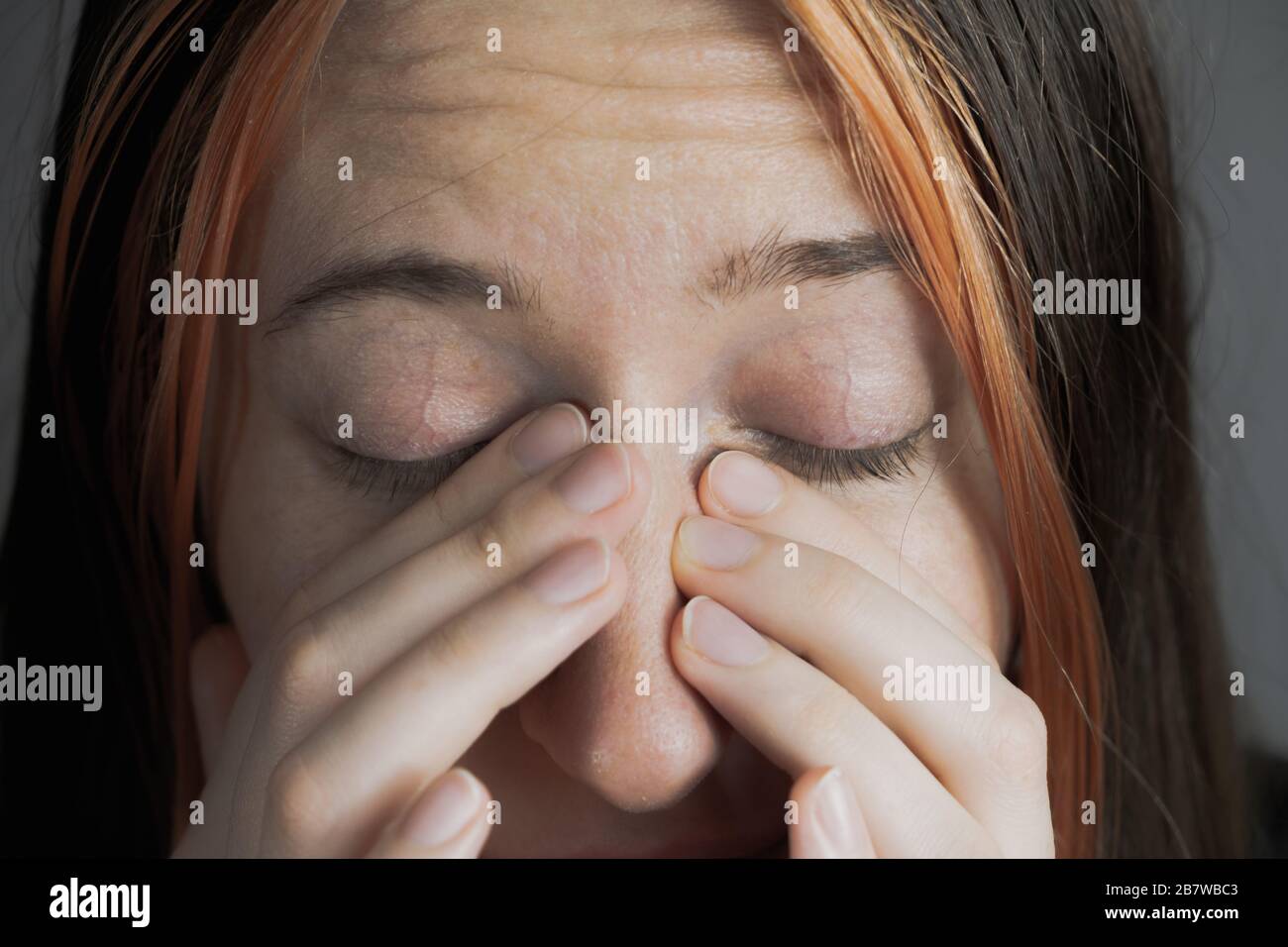 Hands touching the eyes hi-res stock photography and images - Alamy