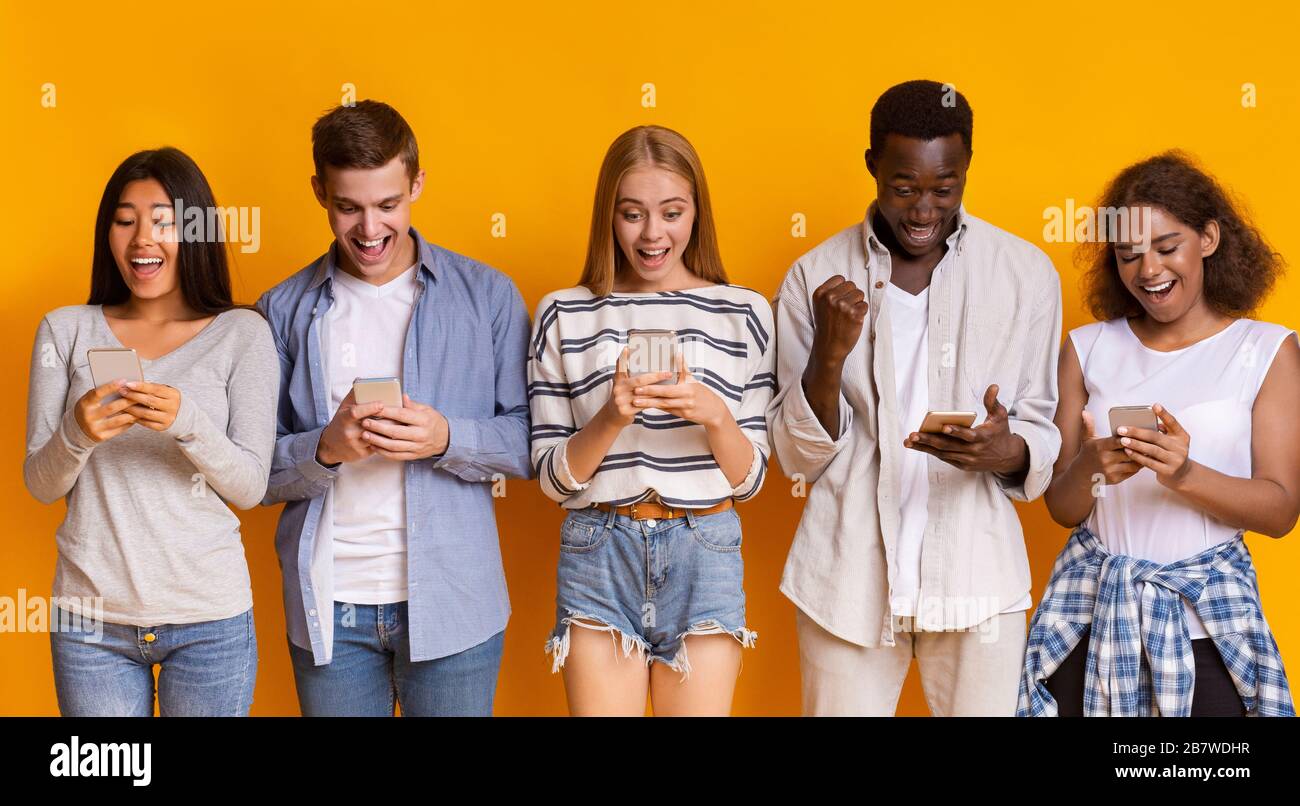 Teen mobile phones hi-res stock photography and images - Alamy