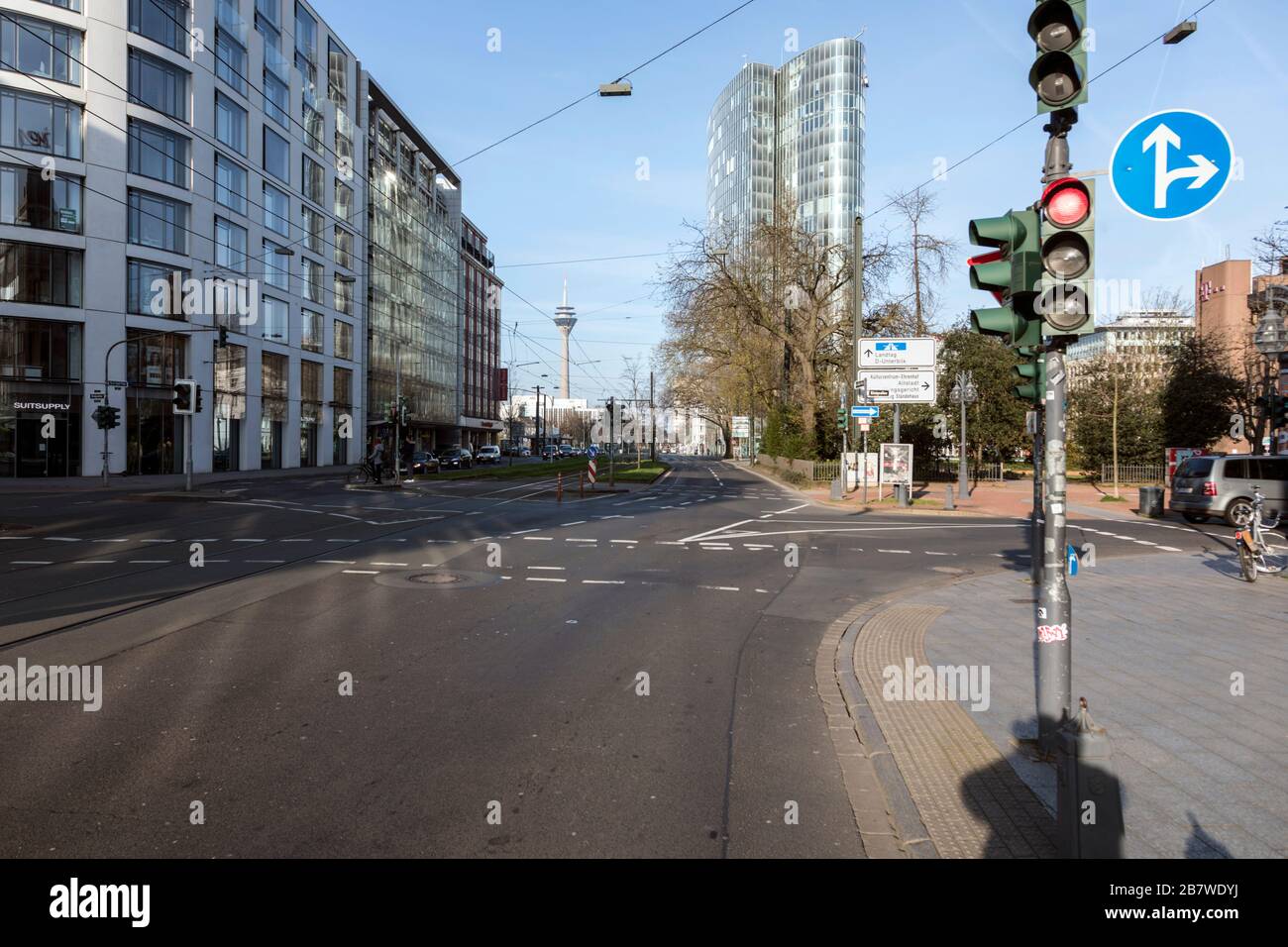 Empty traffic intersection traffic lights hi-res stock photography and ...