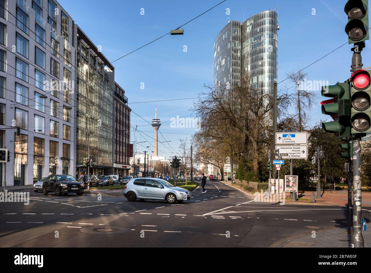 Empty traffic intersection traffic lights hi-res stock photography and ...