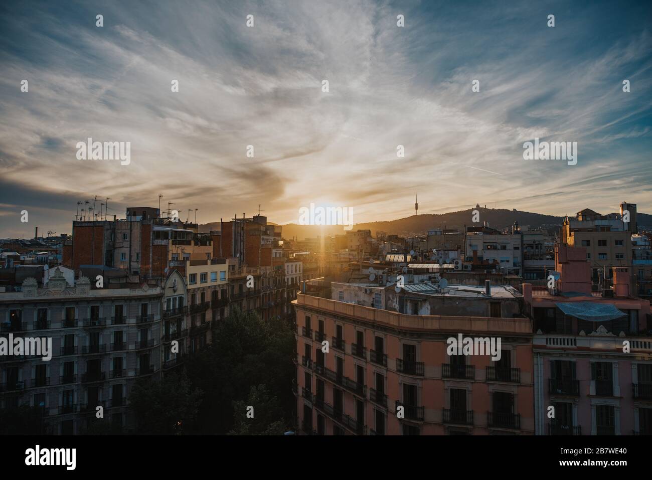 Buildings sunset in barcelona hi-res stock photography and images - Alamy