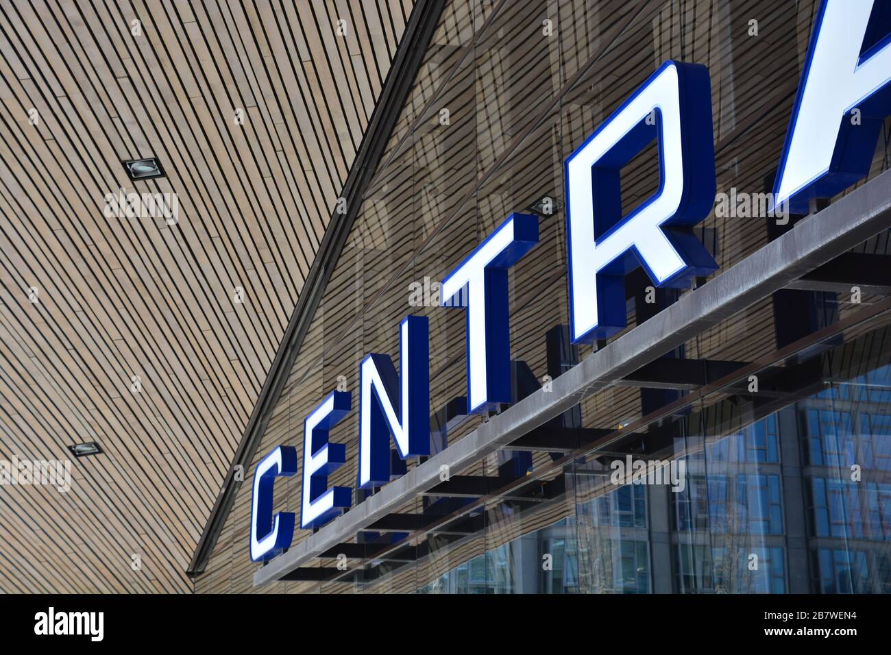 Rotterdam central station hi-res stock photography and images - Alamy