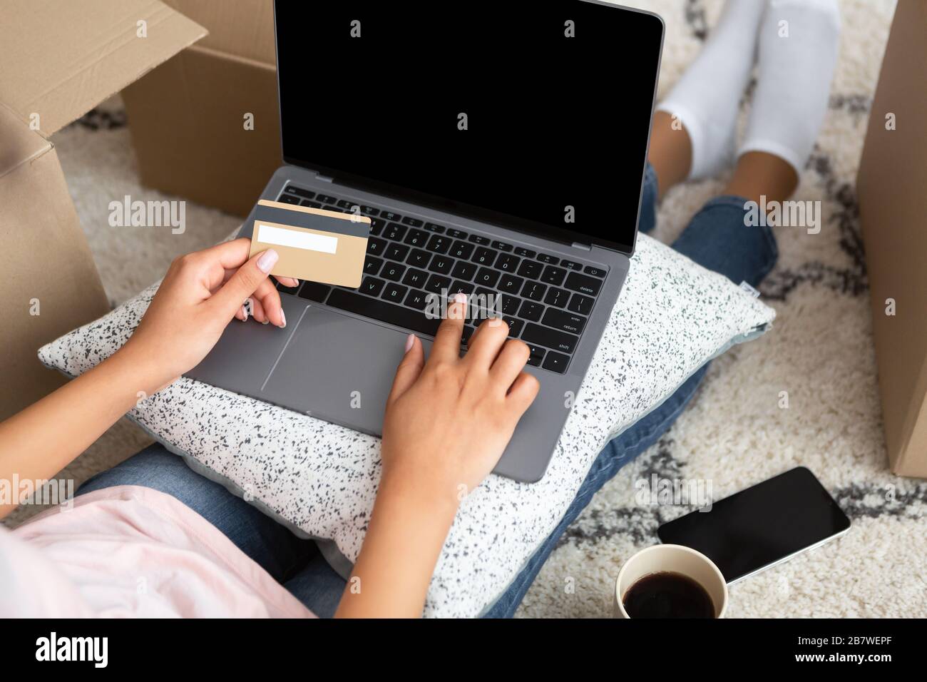 Credit card and laptop for online shopping Stock Photo - Alamy