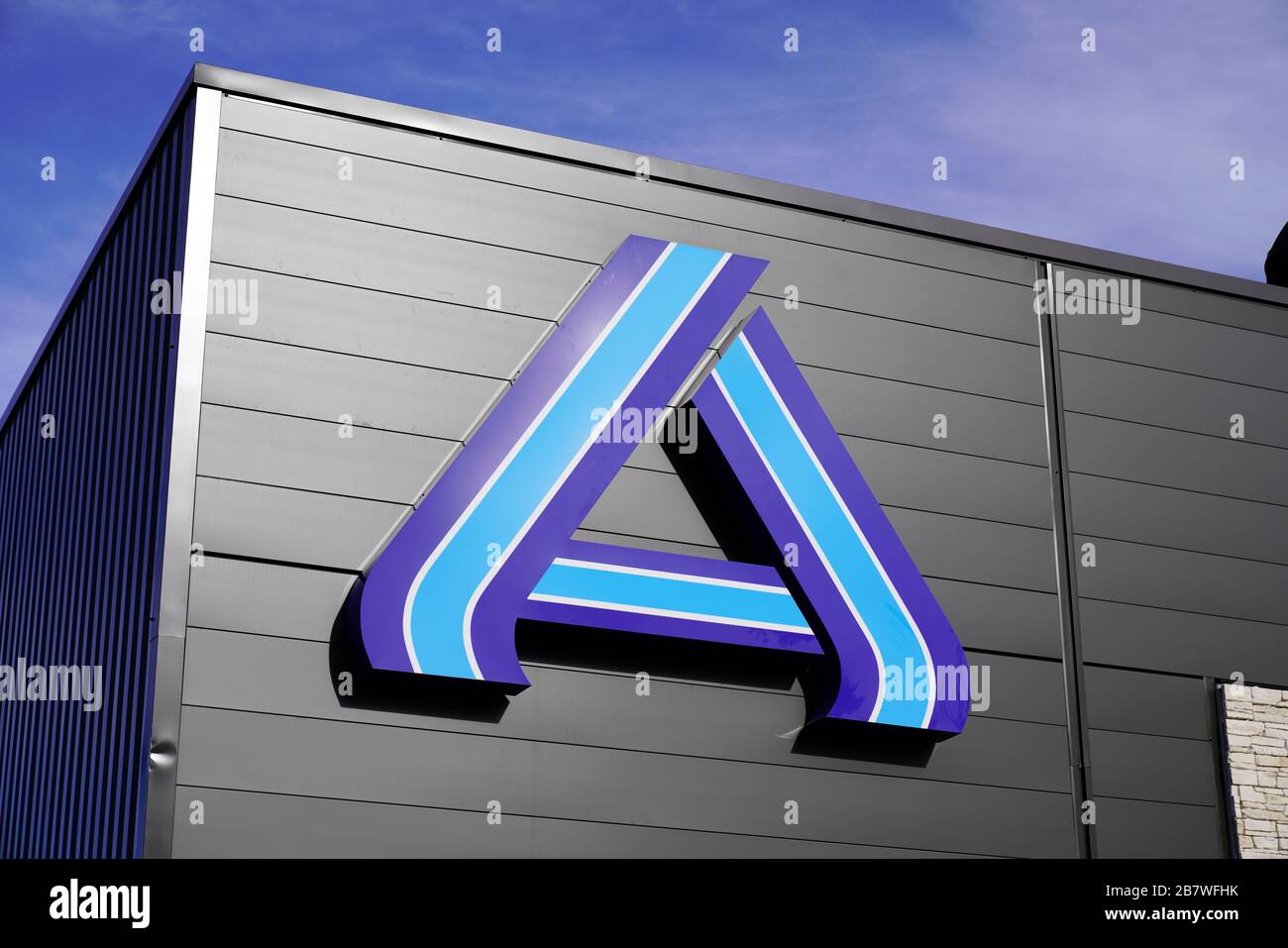 Aldi supermarket logo icon hi-res stock photography and images - Alamy