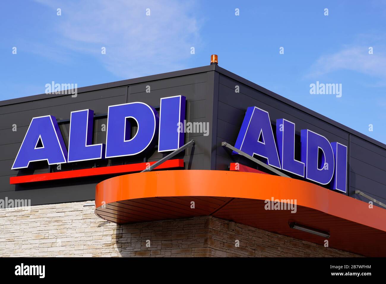 Aldi signage hi-res stock photography and images - Alamy