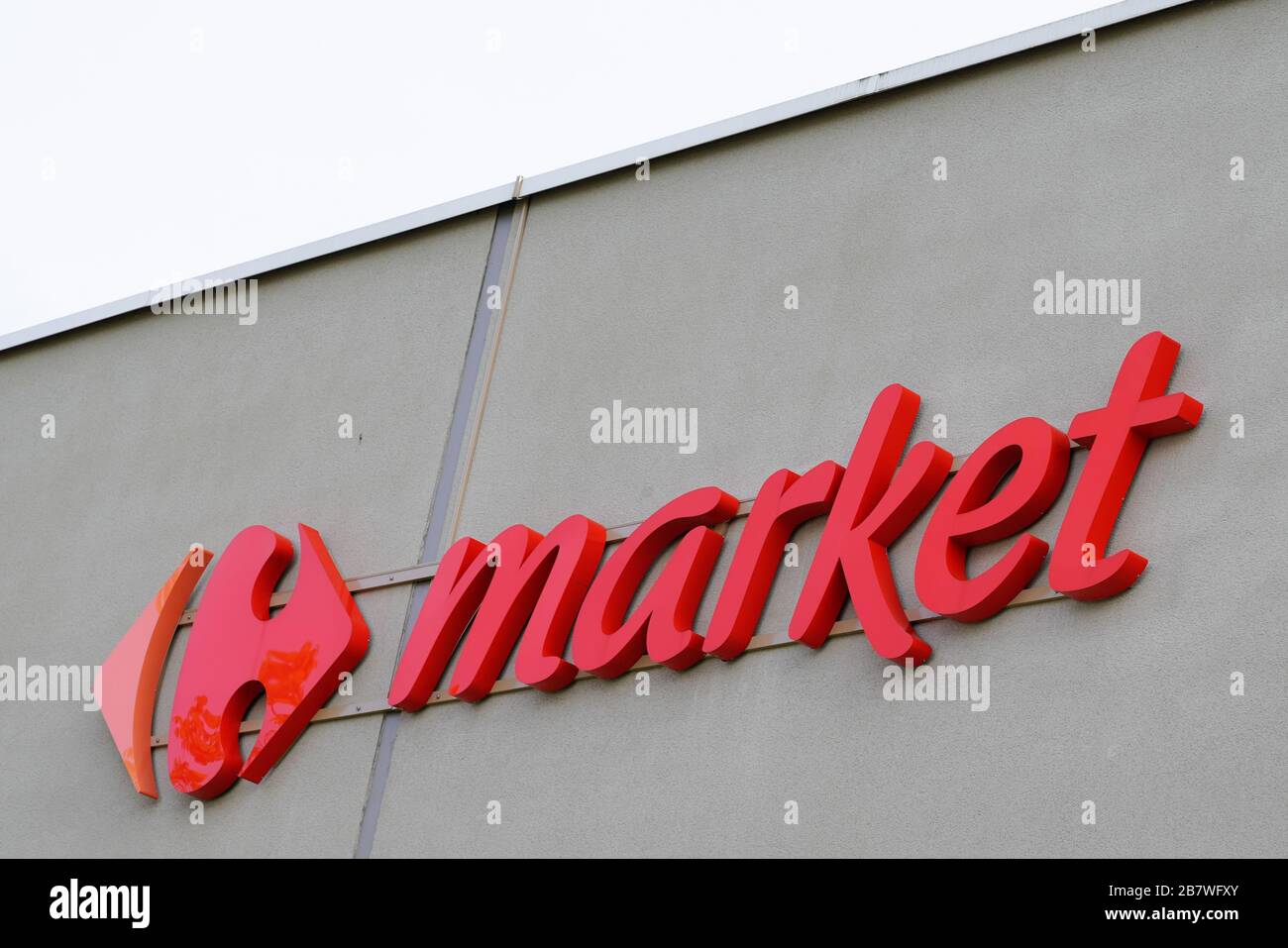Bordeaux , Aquitaine / France - 10 28 2019 : Carrefour shop market sign ...