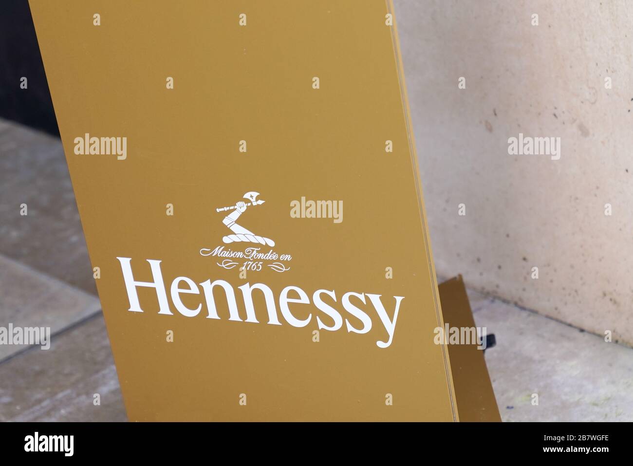 Hennessy logo hi-res stock photography and images - Alamy