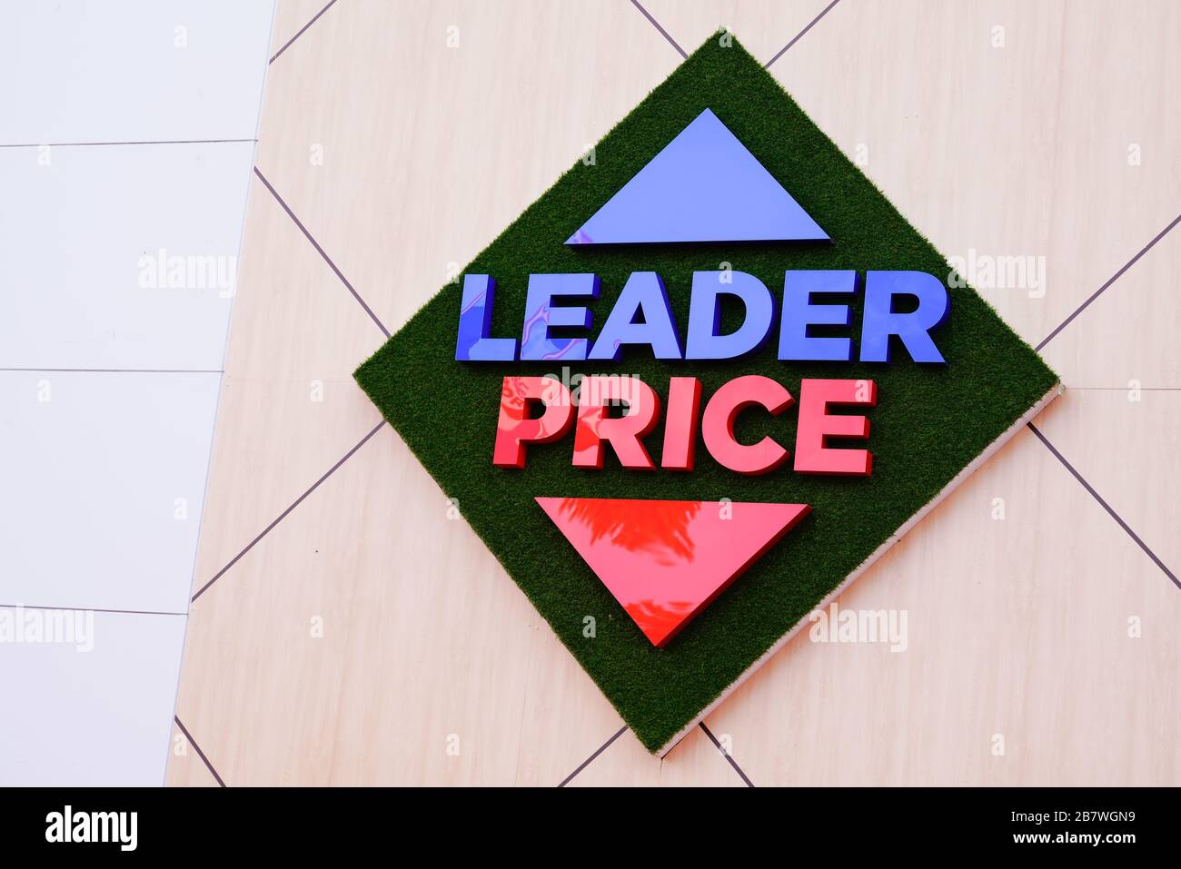 Bordeaux , Aquitaine / France - 10 30 2019 : Leader price logo sign ...
