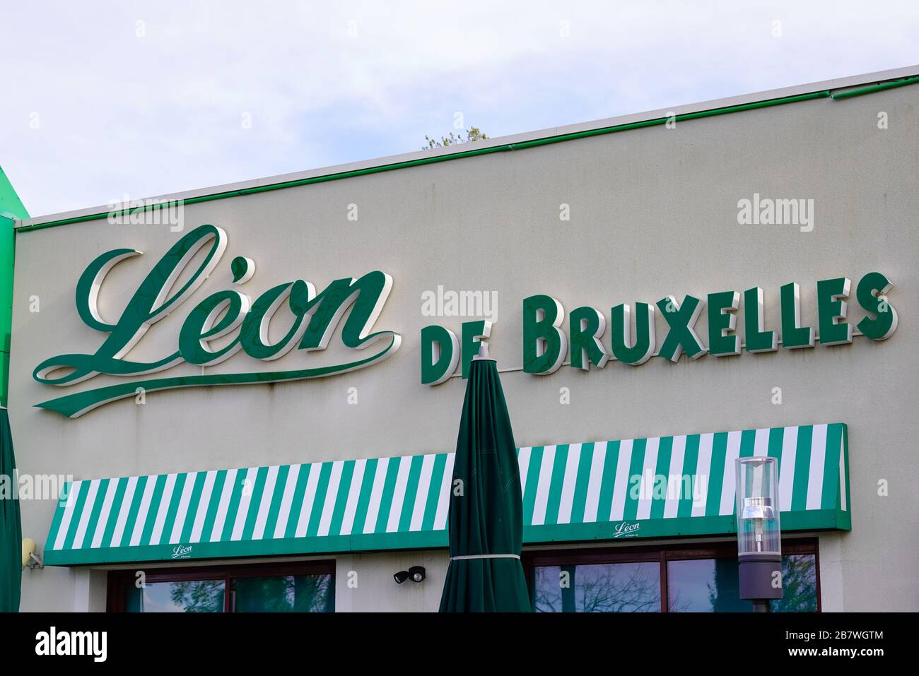 Leon restaurant sign logo hi-res stock photography and images - Alamy