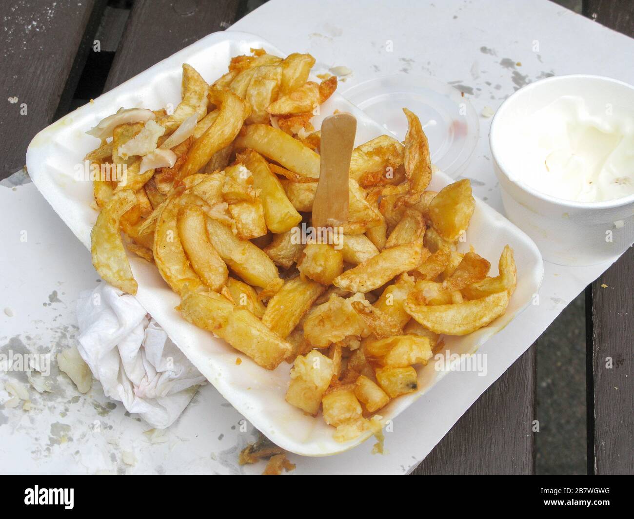 Takeaway fish and chips carton hi-res stock photography and images - Alamy