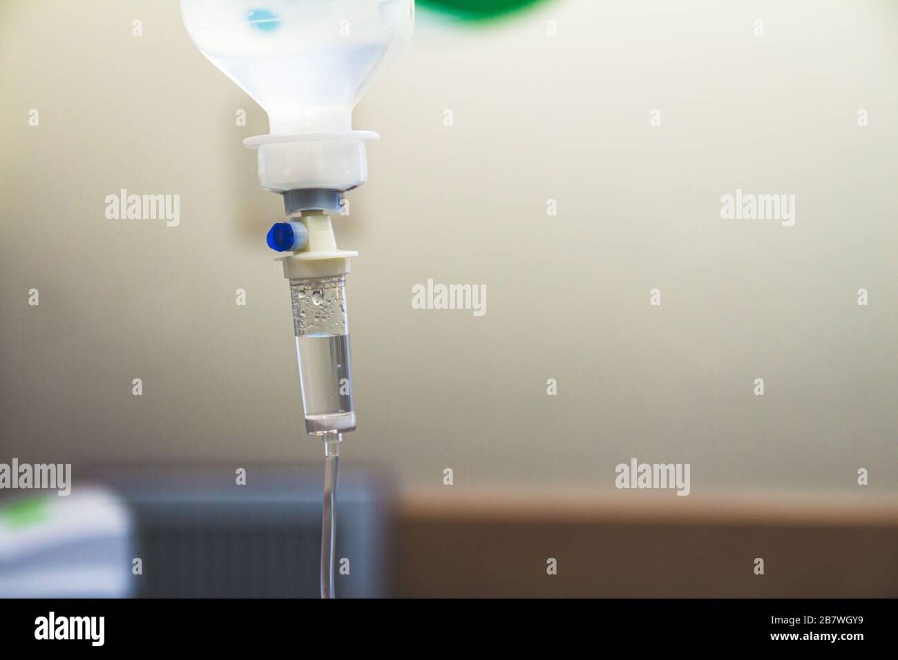 Hospital drip clear fluid hi-res stock photography and images - Alamy