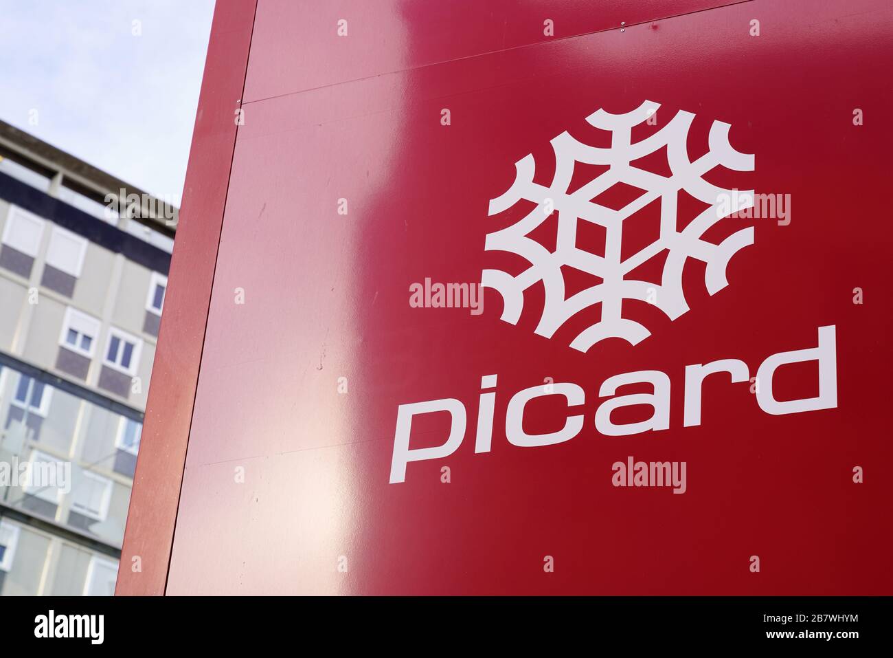 Bordeaux , Aquitaine / France - 11 20 2019 : Picard logo sign white red ...