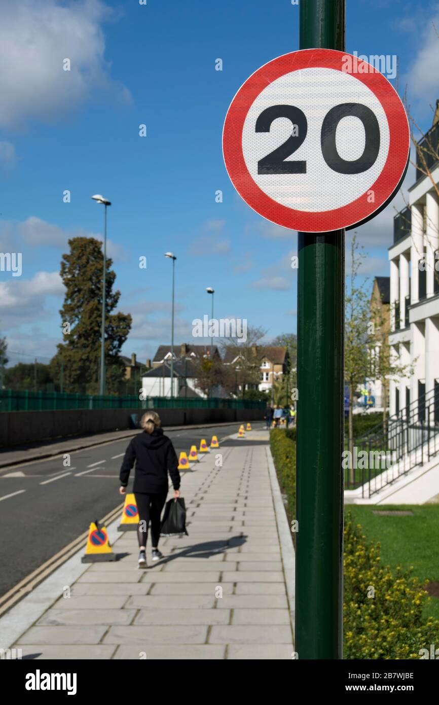 20mph road sign hi-res stock photography and images - Alamy