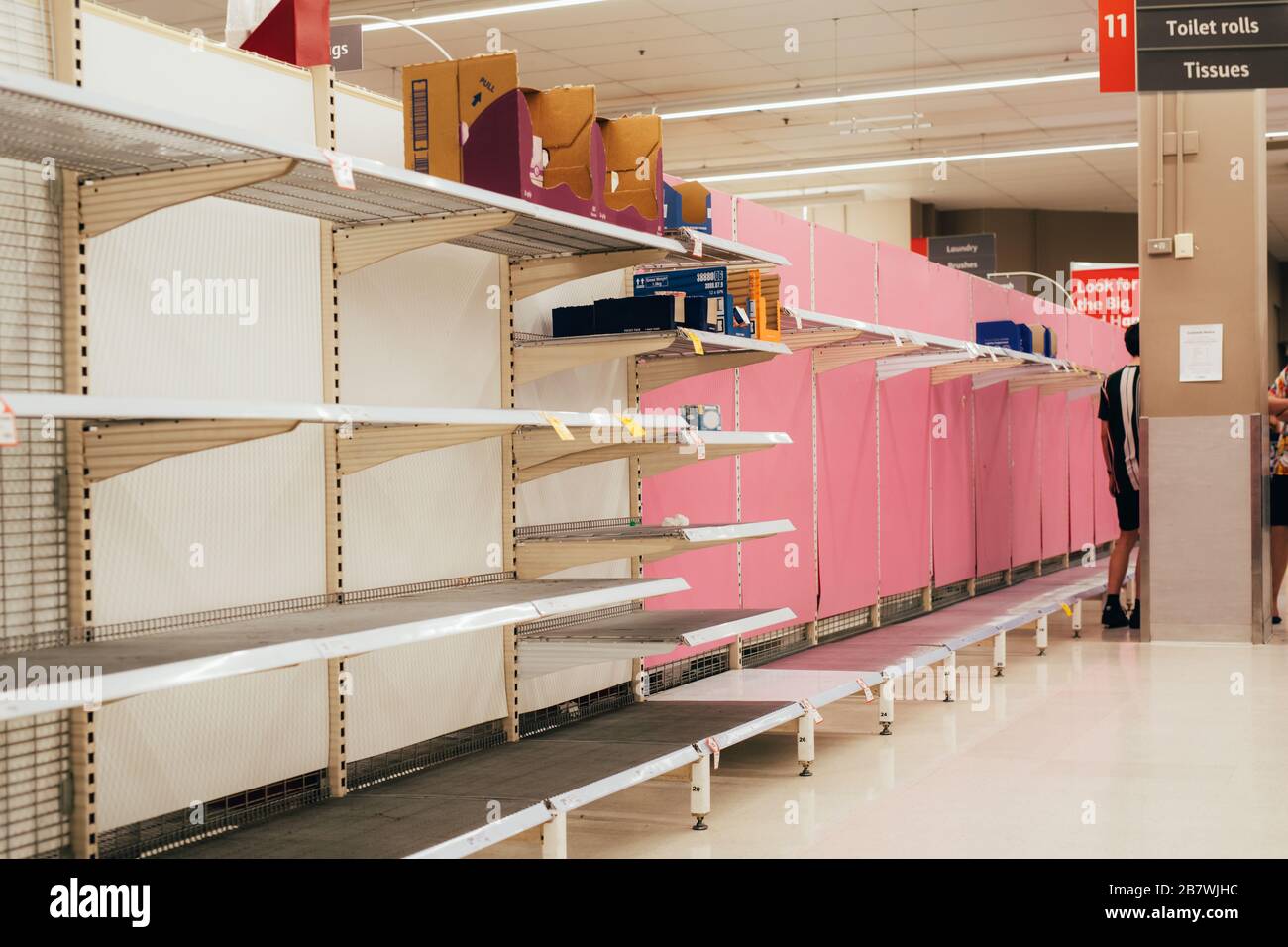 Supermarket empty rack hi-res stock photography and images - Alamy