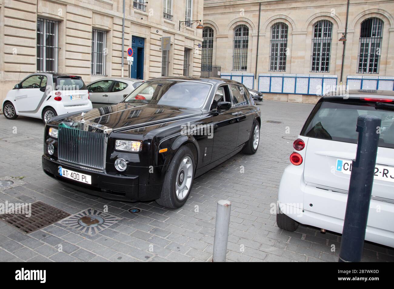 Rolls royce engine grill hi-res stock photography and images - Alamy