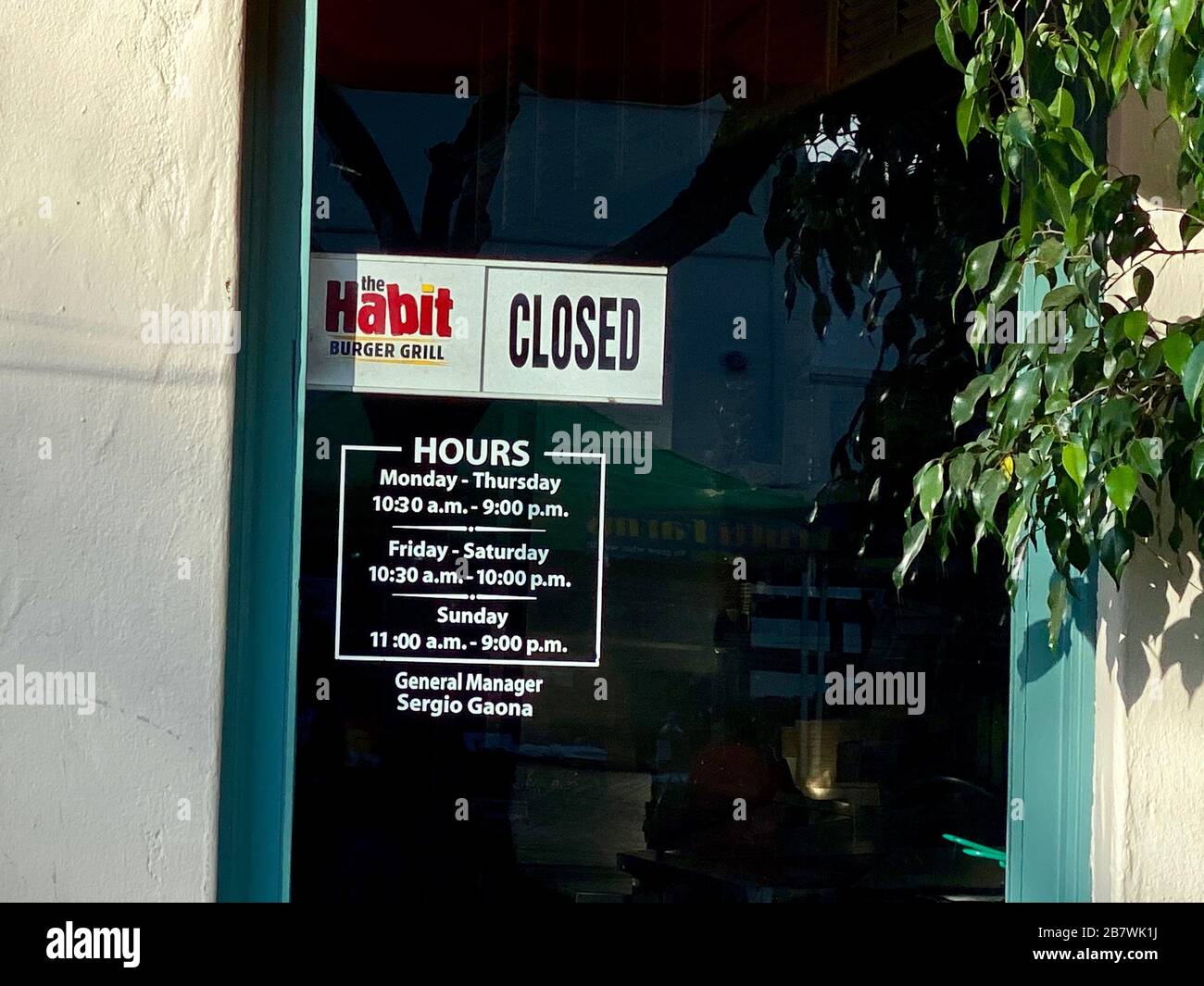 Fast food closures hi-res stock photography and images - Alamy