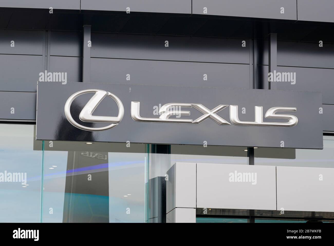 Logo lexus car brand hi-res stock photography and images - Alamy