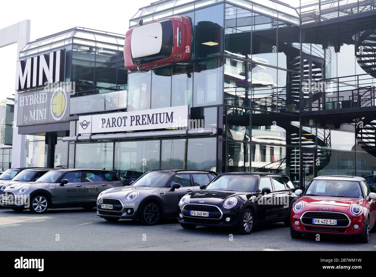 Mini cooper signs hi-res stock photography and images - Alamy