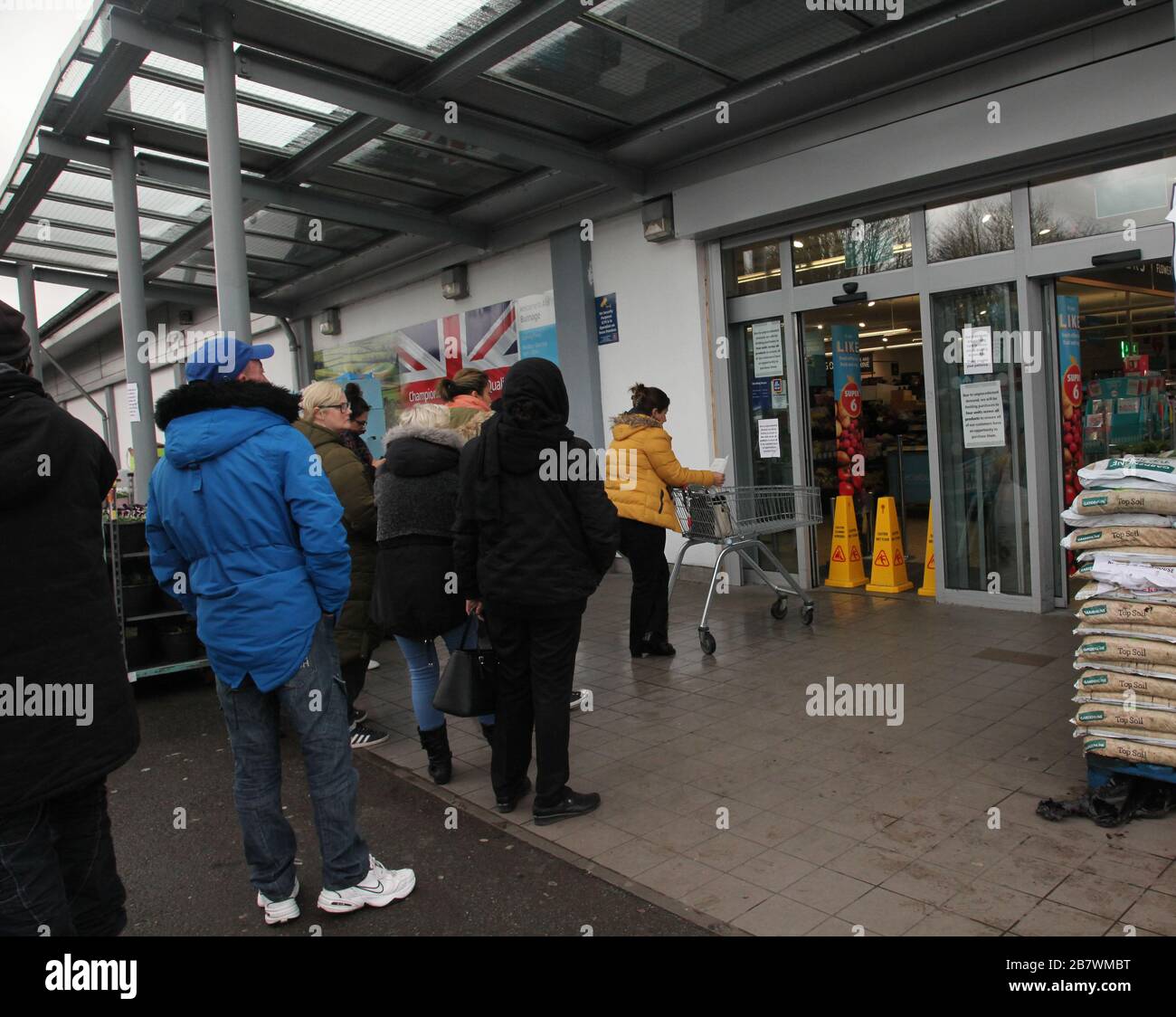 Aldi supermarket in Burnage Manchester resticting shopper as panic ...