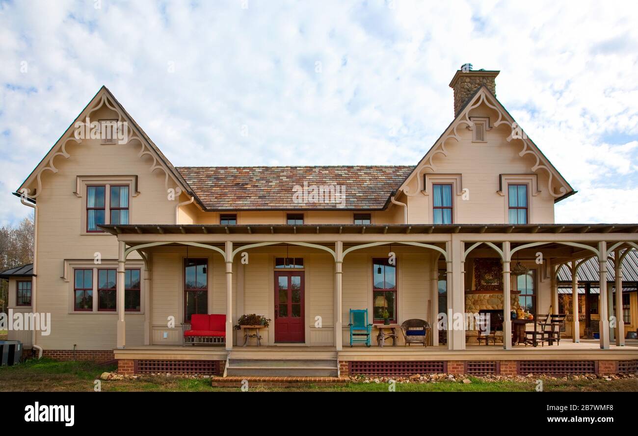 Gingerbread house victorian hi-res stock photography and images - Alamy