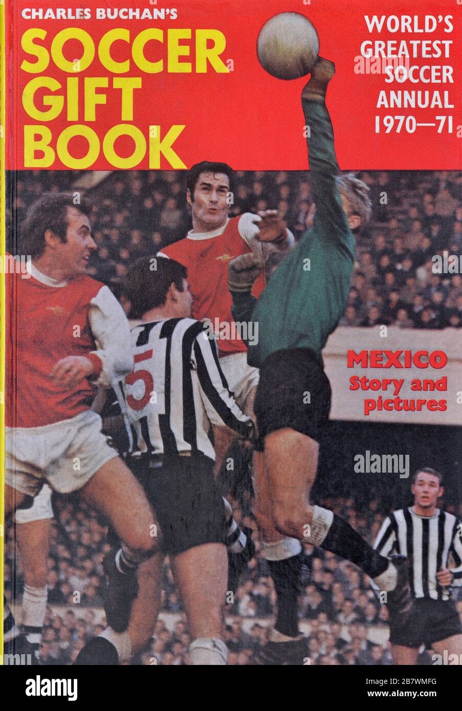 Charles Buchan's Soccer Gift Book annual 1970-71 Stock Photo - Alamy