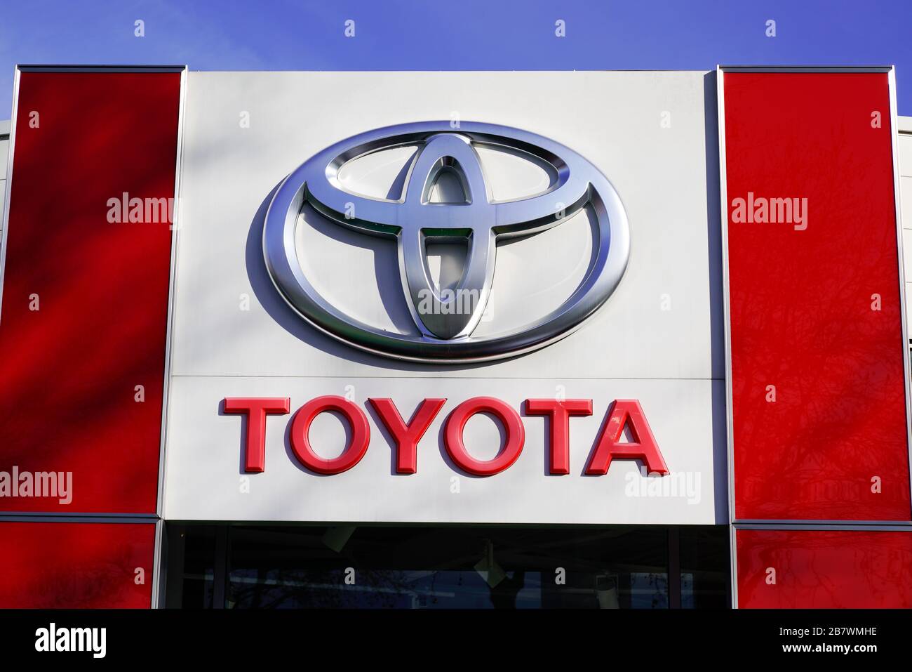 Bordeaux , Aquitaine / France - 12 04 2019 : Toyota dealership sign ...