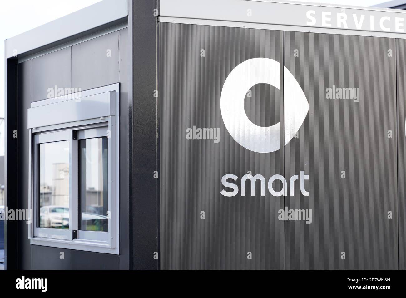 Bordeaux , Aquitaine / France - 02 01 2020 : Smart car dealership sign ...