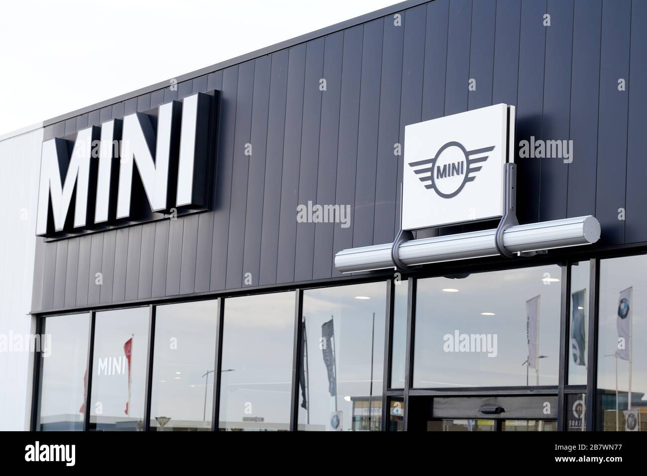 Logotype mini cooper hi-res stock photography and images - Alamy