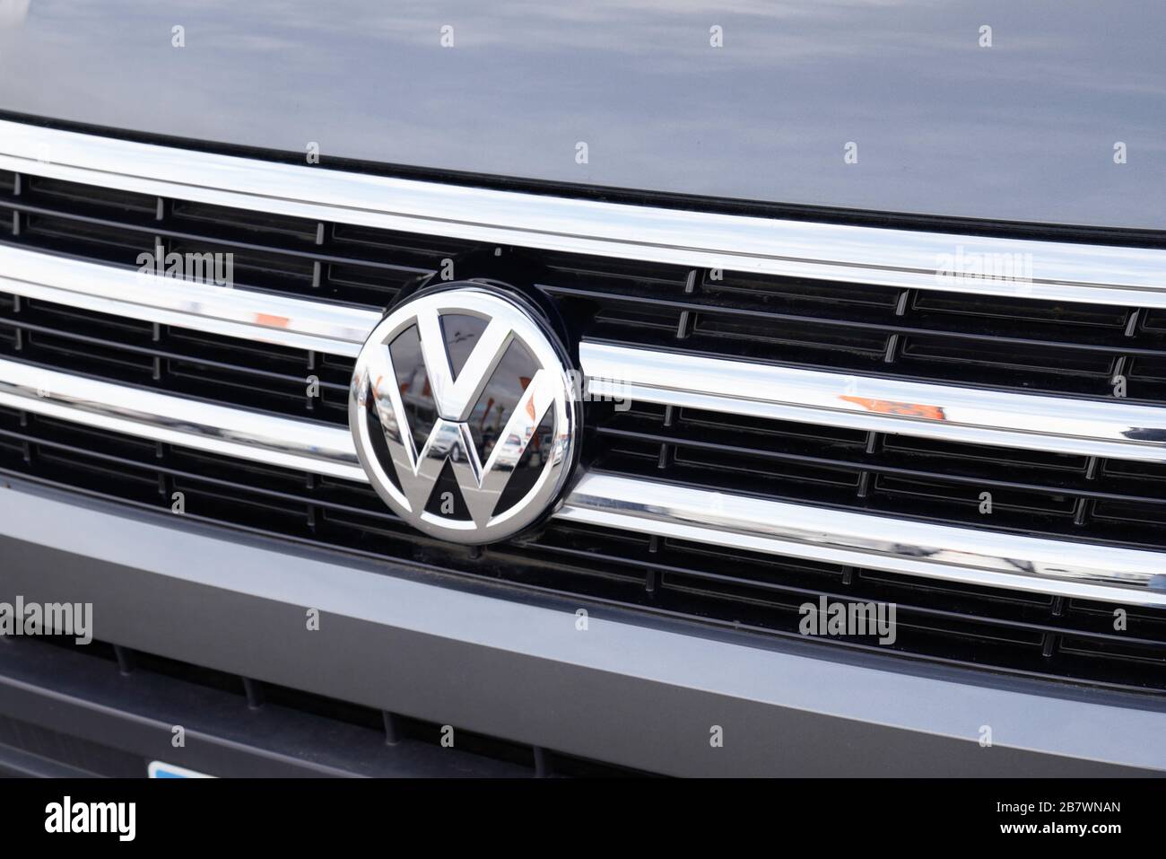 Vw front grill hi-res stock photography and images - Alamy